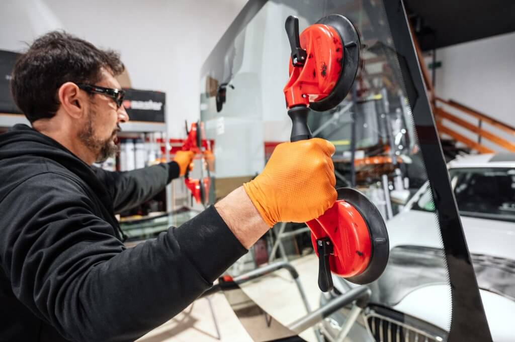High-Tech Auto Glass: Windshield Replacement Phoenix