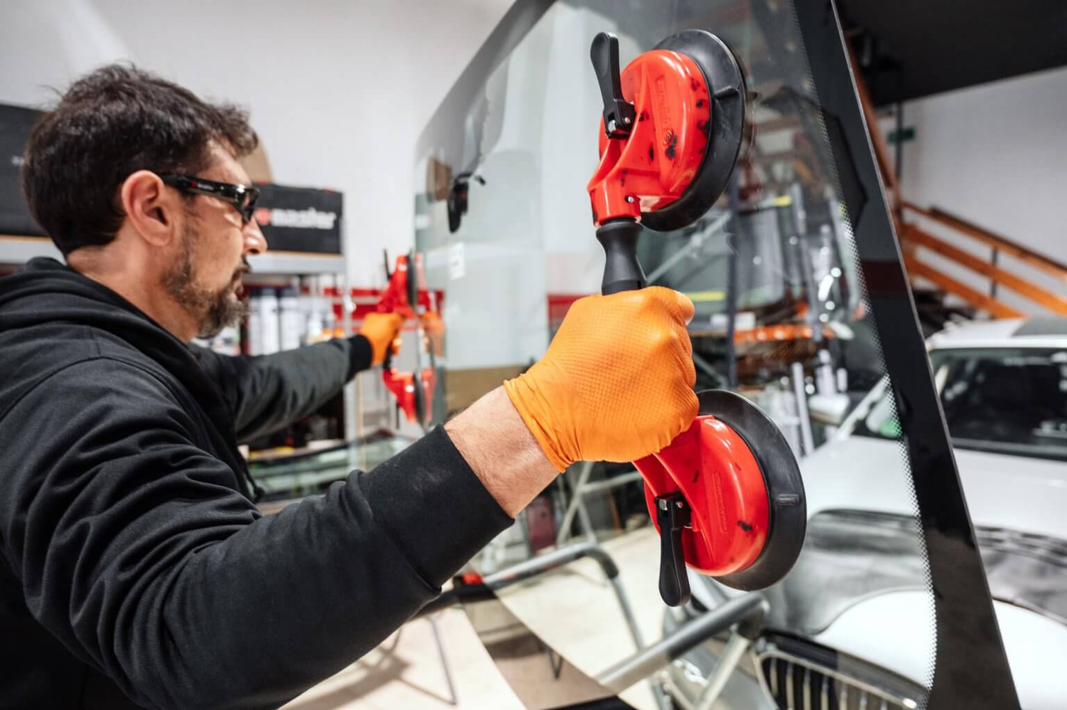 High-Tech Auto Glass: Windshield Replacement Phoenix